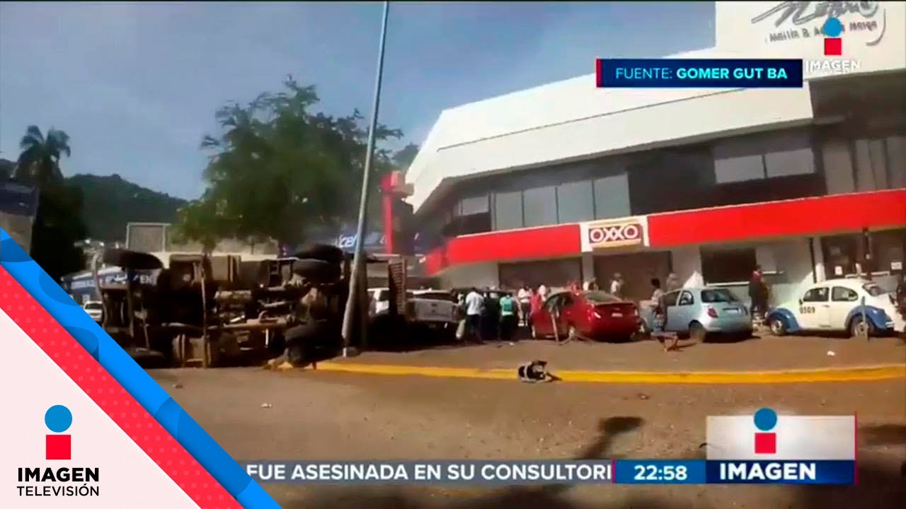 Camión se queda sin frenos y choca contra cuatro autos | Noticias con Ciro Gómez Leyva