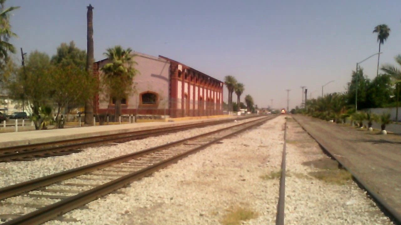 Ferromex ES44AC #4679 & 4635 pasando por la estación de Gomez Palacios Durango