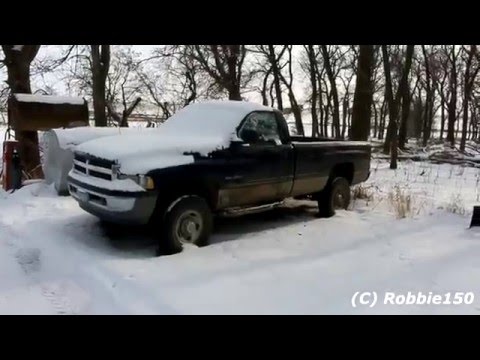 Old Start Cold Start Dodge Ram 2500 24 Valve Turbo Diesel 1999 (Lots Of Cranking)