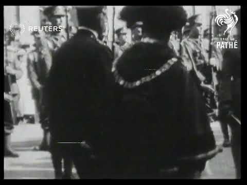 Lord Kitchener reviews troops at Guildhall (1916)