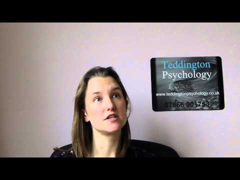 What is the difference between a clinical psychologist and a counsellor?