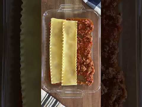 How to make Family Sized Lasagna!???? #mezzetta #pasta #lasagna #lasagnarecipe #easymeal #italianfood