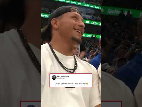 Fans were loving Patrick Mahomes' black diamond necklace π