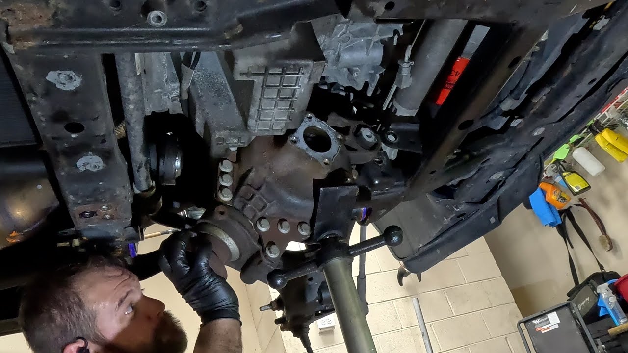 06-13 Range Rover Sport, LR3, LR4 front differential removal. Easier than you think.