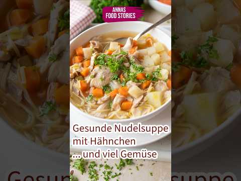 Gesunde Nudelsuppe mit Hähnchen und Gemüse - einfaches und familienfreundliches Mittagessen Rezept