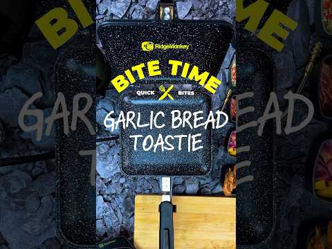 A quick and easy Garlic Bread Toastie made in the Classic Sandwich Toaster XL Granite Edition π³