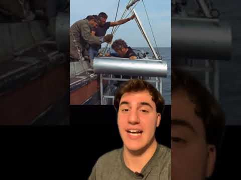 THE CAST AND CREW OF JAWS HAD TO BE SAVED WHEN THE BOAT SANK