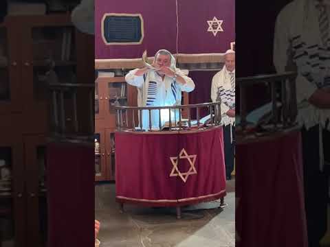Cantor Haim Ischakis blows the Shofar in Ioannina on Yom Kippur 2024