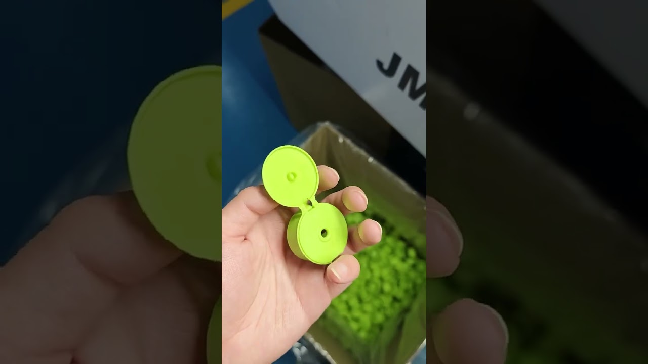 Green flip cover of milk bottle, made of PP material, with a frosted matte surface. #plastic
