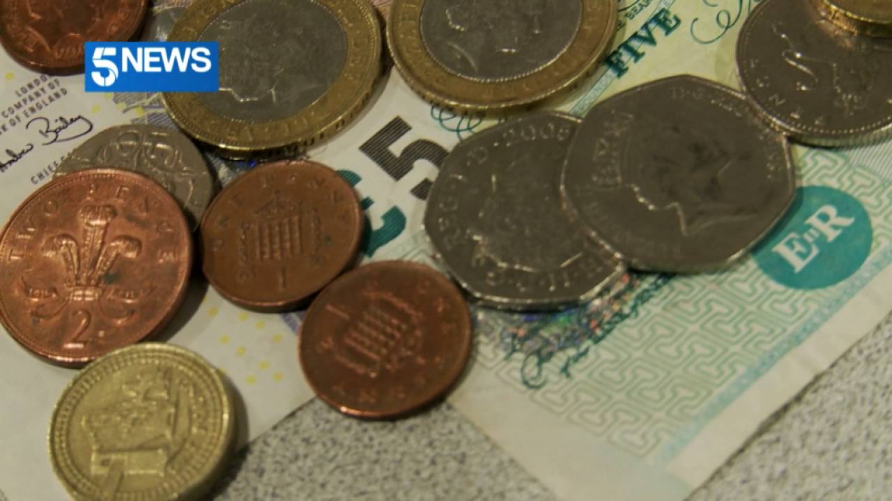 Pound falls against the US dollar after Brexit vote