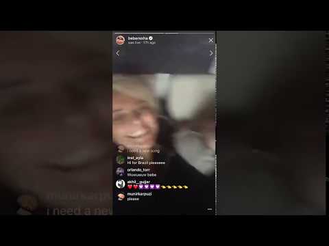 Bebe Rexha show her ass to her fans ????????