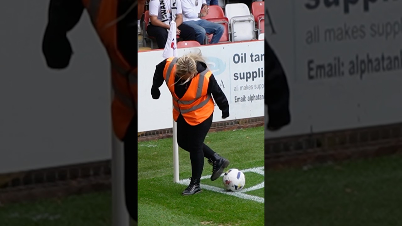 “You fat b*stard” - Swansea fans roast CTFC steward after fail… 😬