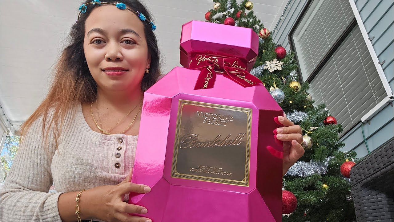  Bombshell 12-Piece Advent Calendar /Victoria Secret 