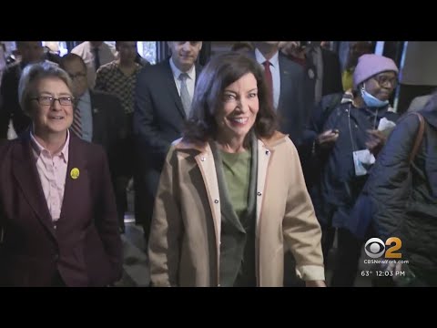Gov. Hochul greets voters ahead of tonight's debate