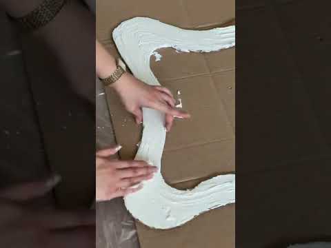Trendy, budget friendly & easy mirror DIY