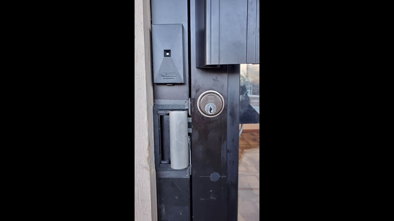 Router installation of Adams Rite 4900 dead latch lock for aluminum store front door keedex jig