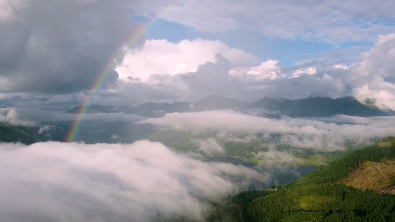 Scottish Highlands | Living Landscape Wallpaper for TV | Green Mountains