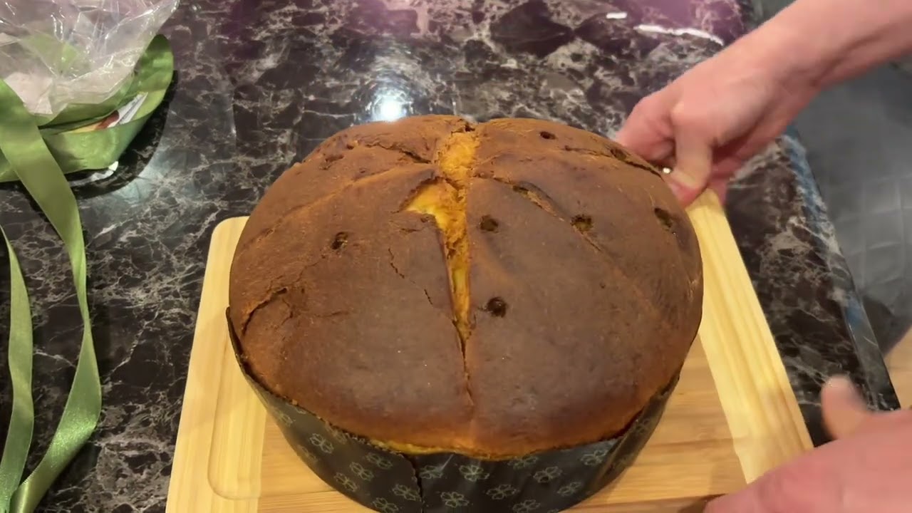 Unboxing Panettone filled with pistachio cream #panettone #pistachio #italy #cake