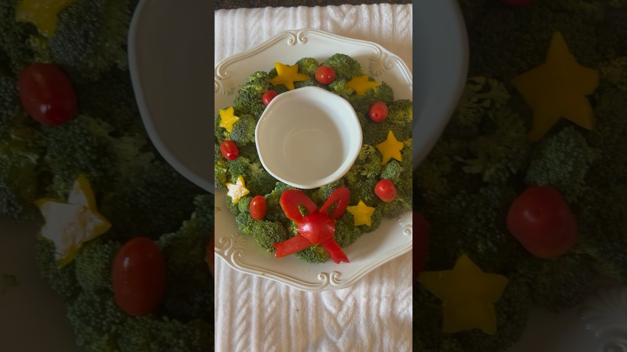 🎁 EASY Holiday VEGETABLE WREATH #appetizer #vegetables #wreath #partyfood #healthysnacks #foodie