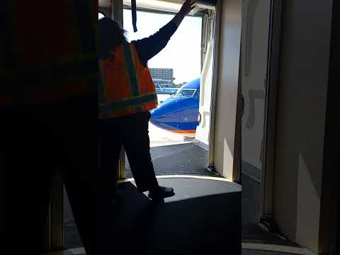 Sun Country Airlines Gate Arrival in Tampa (TPA) Gate C41