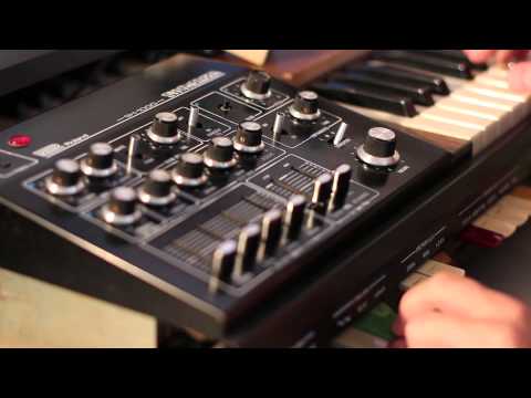 Demostration of the Roland SH-1000 vintage synth