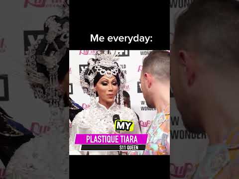 Plastique Tiara being hungry tired in Finale Look