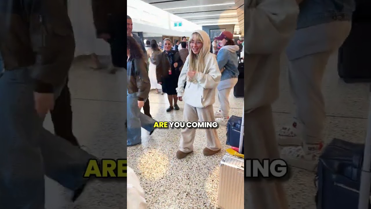 These fans met Sabrina Carpenter at the airport ✈️😂 #shorts #sabrinacarpenter #concert