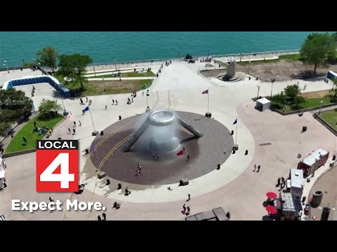 Families enjoy Detroit's fireworks despite soaring temperatures