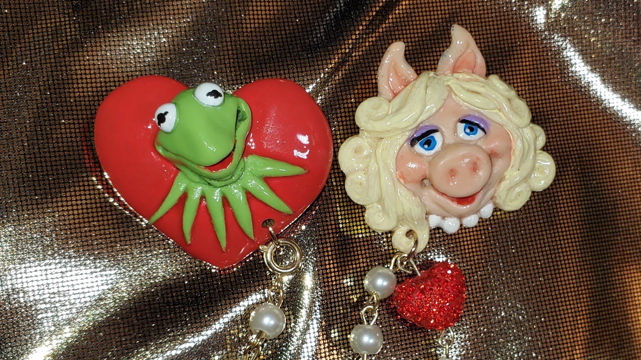 Finishing the Muppets Lover's Pin set, Painting Miss Piggy and attaching Kermit the Frog