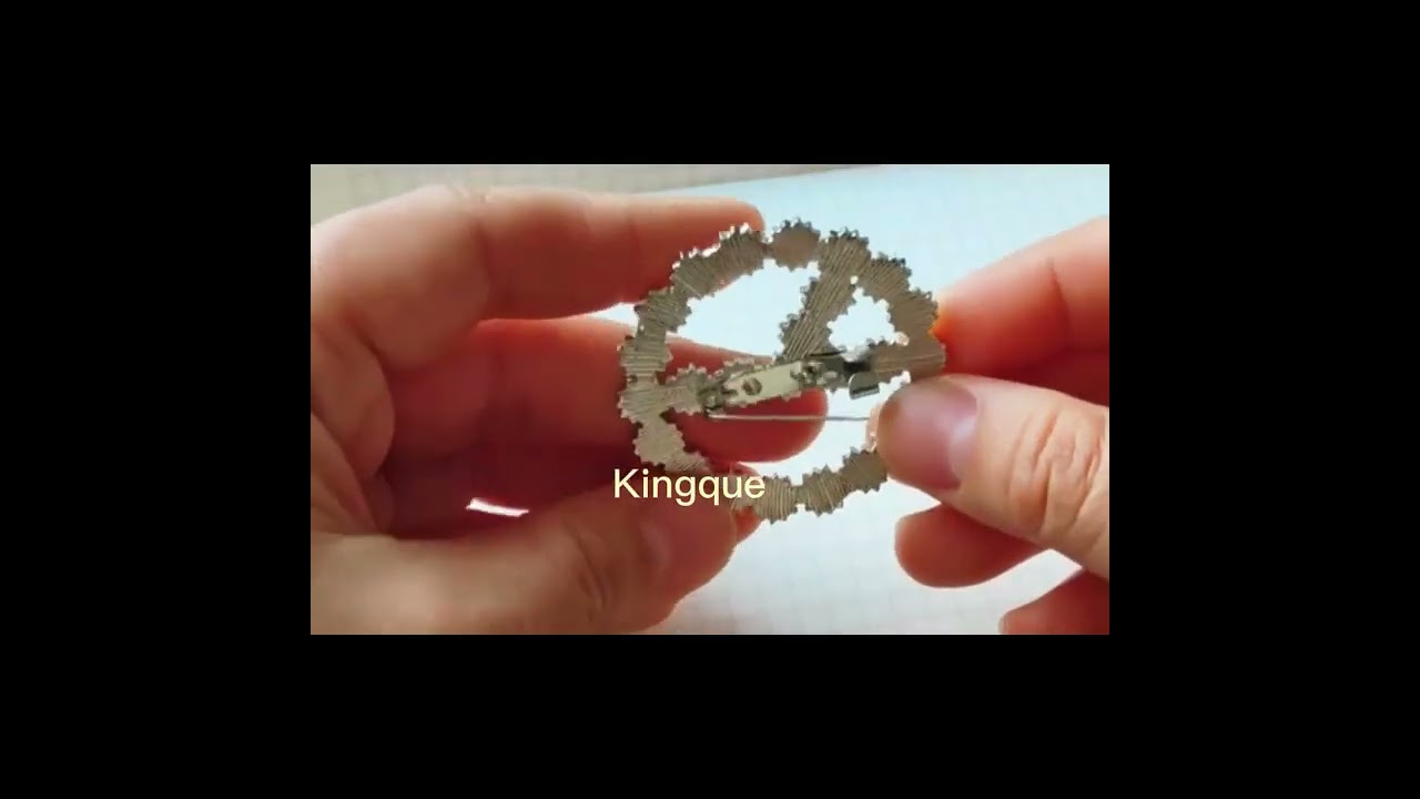 Daisy brooch 48mm diameter (CM48F#)