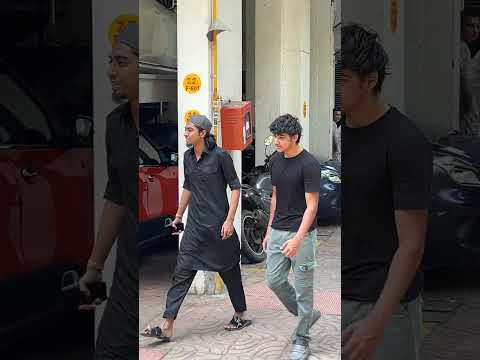 MC Stan Spotted at Jama Masjid in Bandra After Namaz | Peaceful Moment with Fans ???????? #mcstan