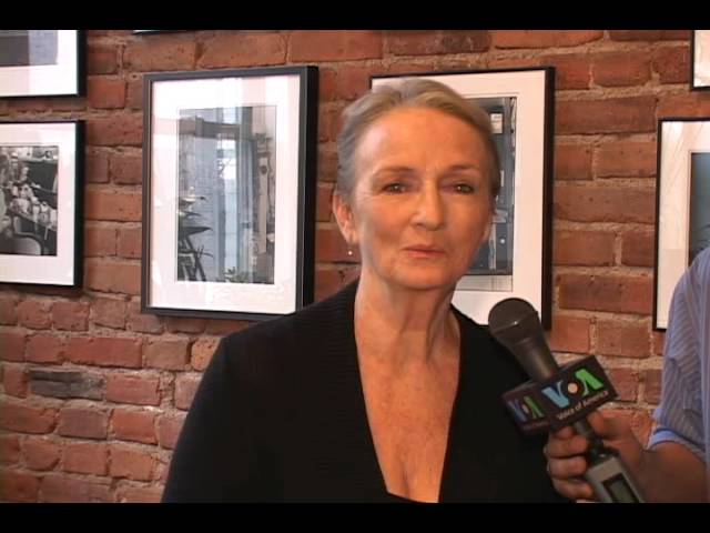 Interview with the cast of the play “Red dog howls”