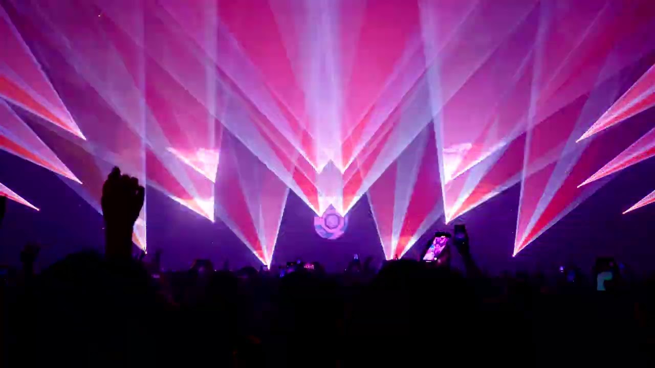 LSR/CITY. gareth emery & omnia - synthminds (live at LSR/CITY CYBERPUNK)