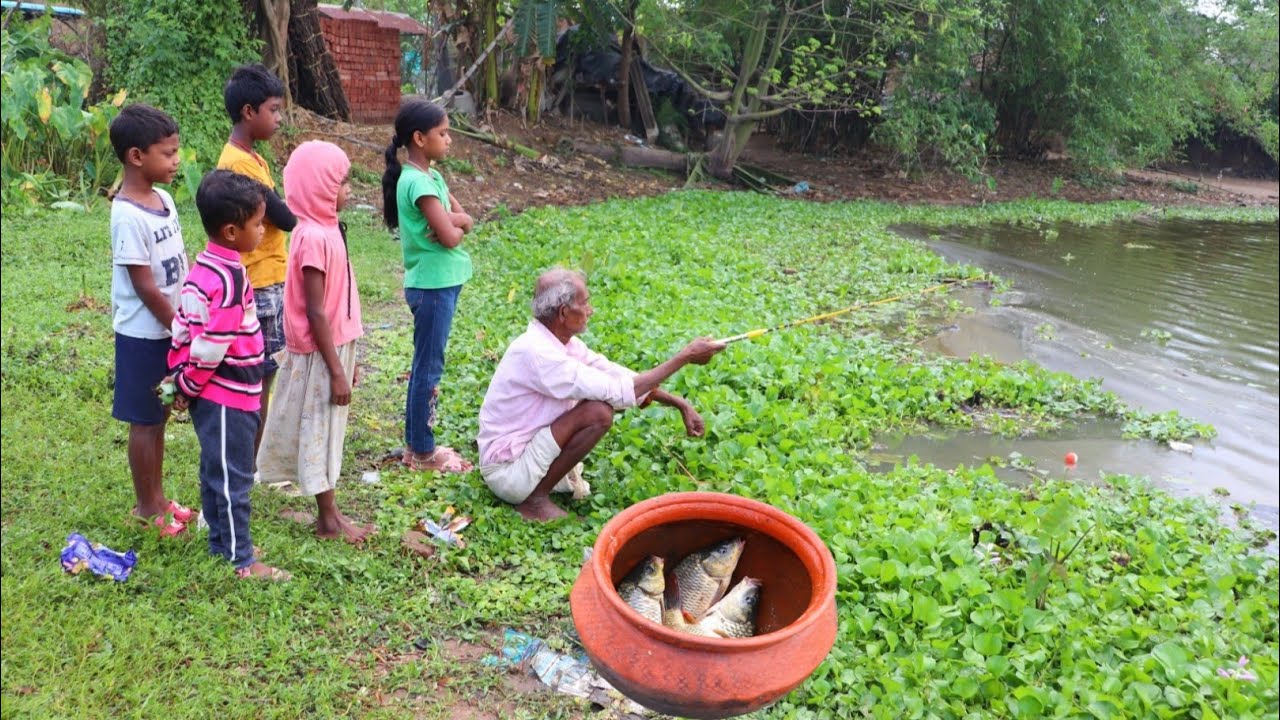 Fishing Video || The skilled grandfather showed everyone a trick for catching fish in the pond