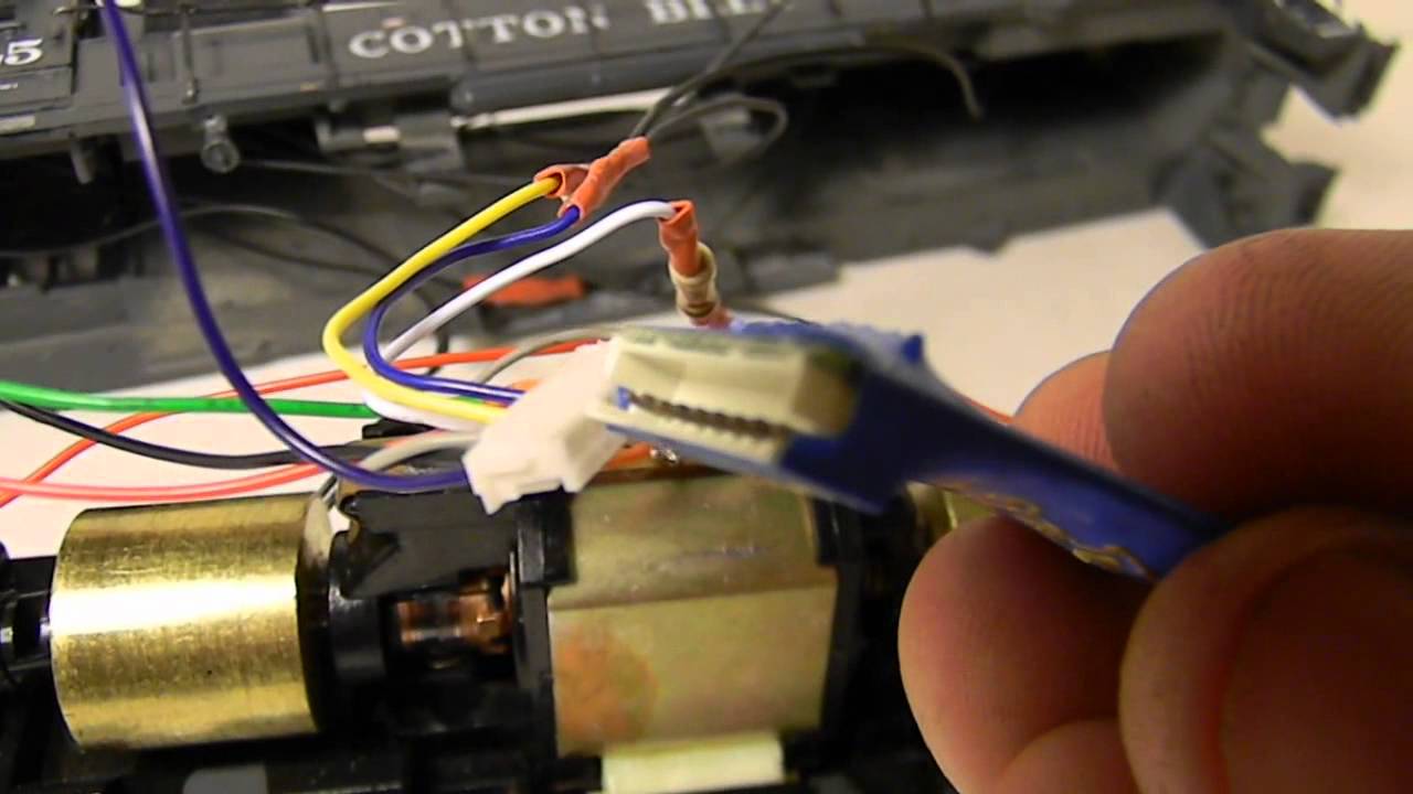 REVIEW: Digitrax DH123 Mobile DCC Decoder