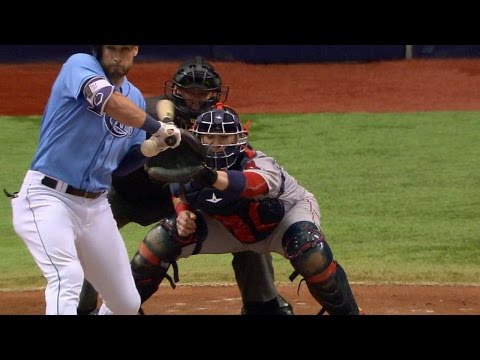 BOS@TB: Kiermaier gets hit by a pitch, later exits
