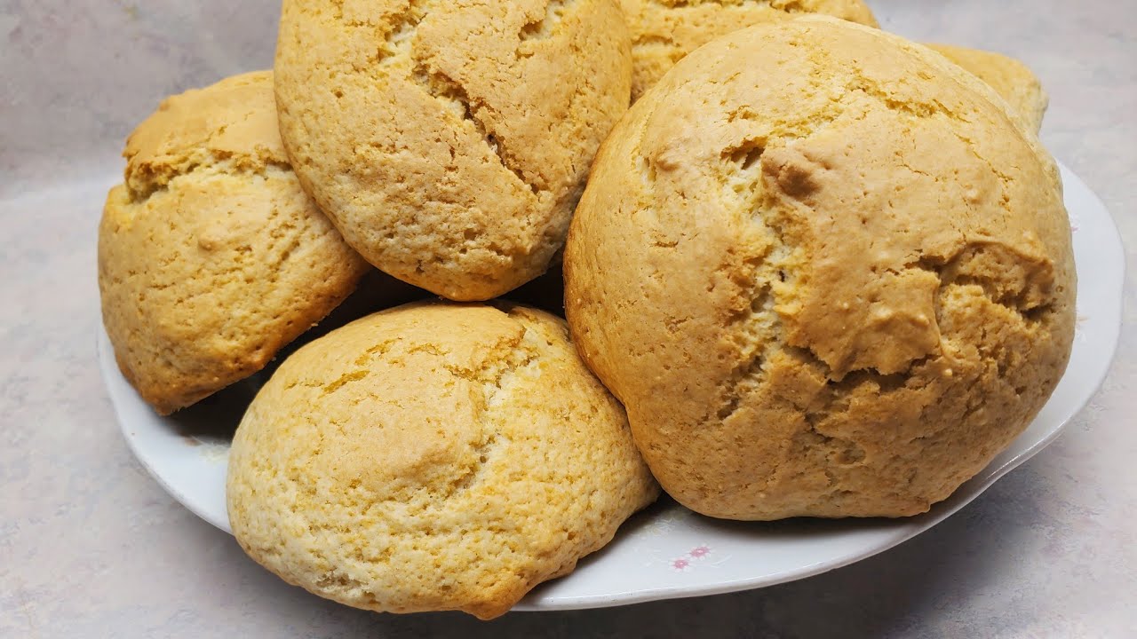 Delicious sweet bread, the famous royales, very porous and toasted