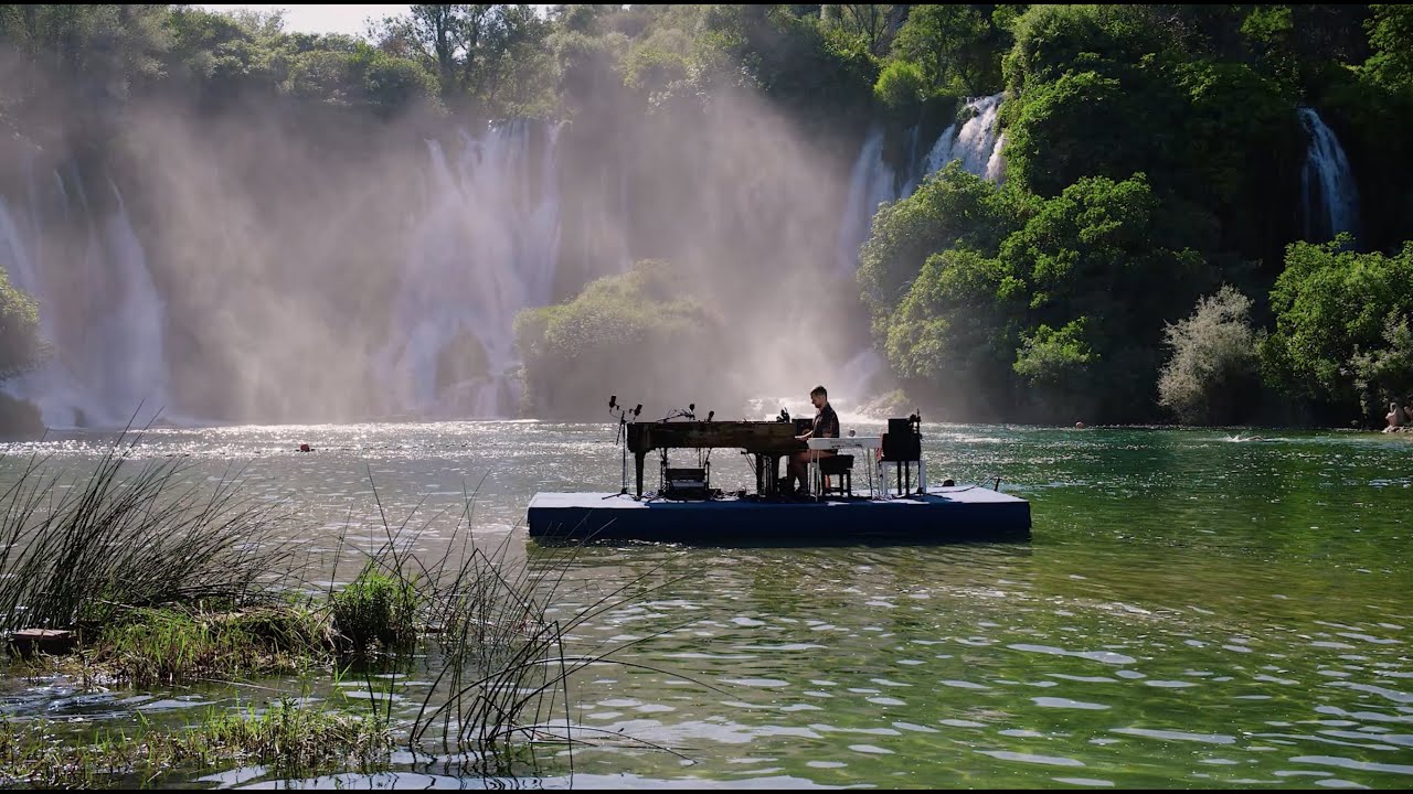 Zvjezdan Ružić predstavlja album filmske glazbe "A Storm in a Teacup ...