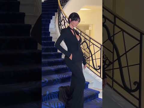 Nabilla adopte la coupe à la garçonne pour sa montée des marches au Festival de Cannes - Voici