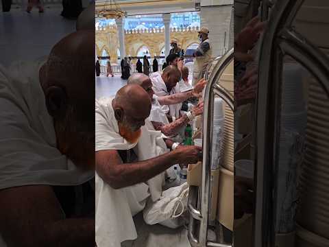 زم زم💧😋🤲 Kaaba live 📿Zam Zam #shorts #makkah #kaba #naat #trending #youtubeshorts #zamzam 🥰🌸🤲📿