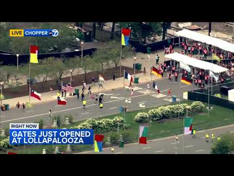 Lollapalooza-goers sprint for stages as gates open on 1st day