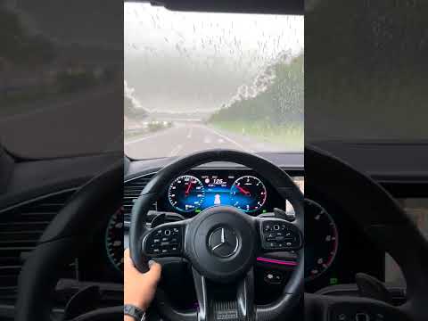No need for Windshield Wipers Mercedes GLE with wax on windows