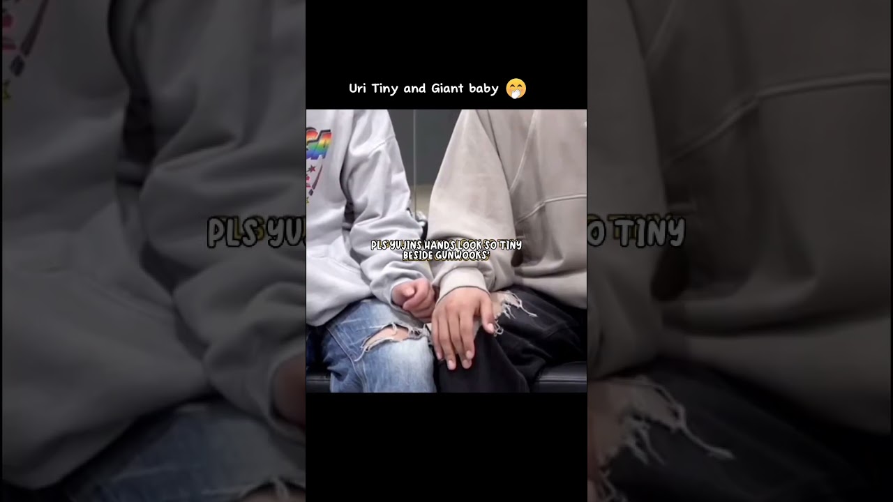 Yujin's hand is so small 🤏 😅 #hanyujin #yujin #gunwook #zb1 #zerobaseone #shorts