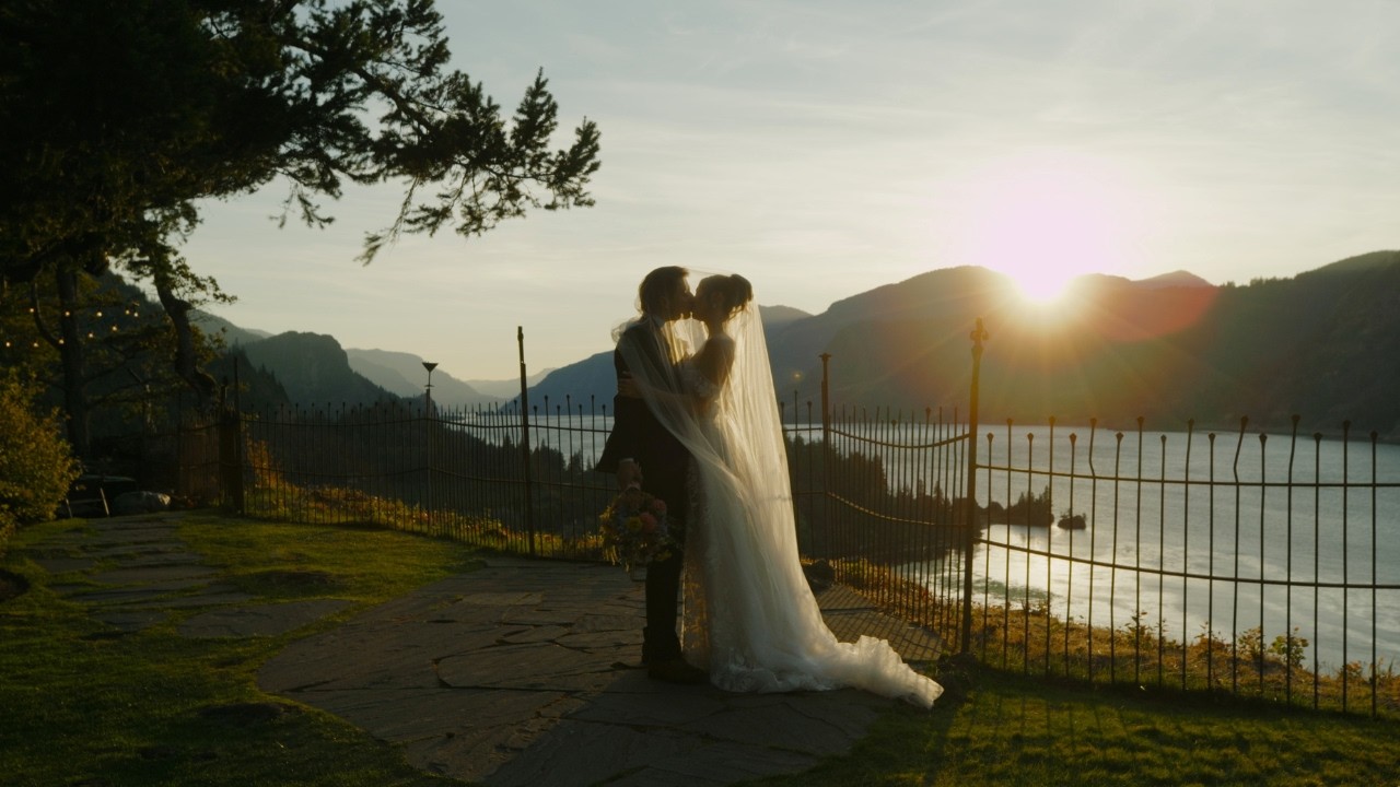 A Colorful Cliffside Wedding | Courtney & Giles at The Griffin House