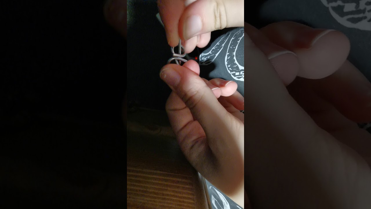 How to undo this Christmas cracker puzzle in less than 12 seconds