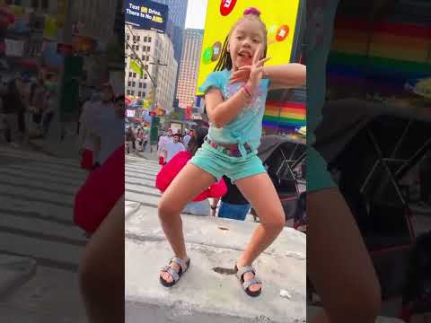 TIMES SQUARE 💯🗽🎉🎊 #jojo #shortvideo #fun #shortsfeed #dance #challenge #newyork