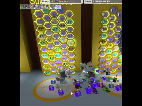 Gifting the final Buoyant Bee in my hive #beeswarmsimulator #bss #roblox