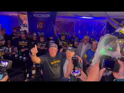 Bob Uecker is given a toast by Brewers manager Pat Murphy during NL Central championship celebration