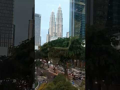 petronas twin tower kuala Lumpur city Malaysia ๐ฒ๐พ#petronastwintower #kualalumpur #malaysia #adaan