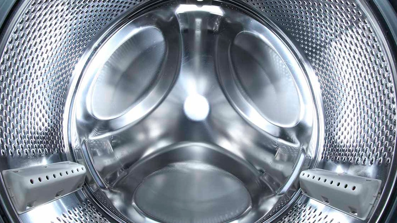 Empty Plastic Bottle in the Washing Machine — Genius Hack or Waste of Time?